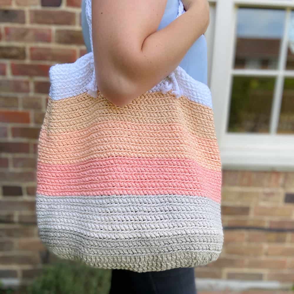 Summer Stripes Beach Bag - Free Crochet Bag Pattern - HanJan Crochet