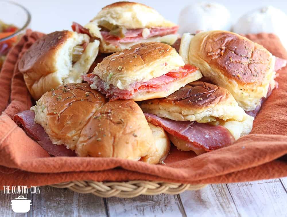 Garlic Bread Italian Sliders - The Country Cook main dishes