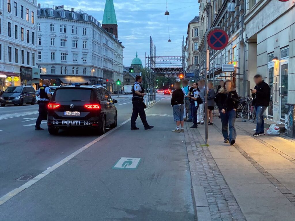 To anholdt efter butikstyveri og overfald | Presse-fotos.dk To anholdt efter butikstyveri og overfald | Presse-fotos.dk
