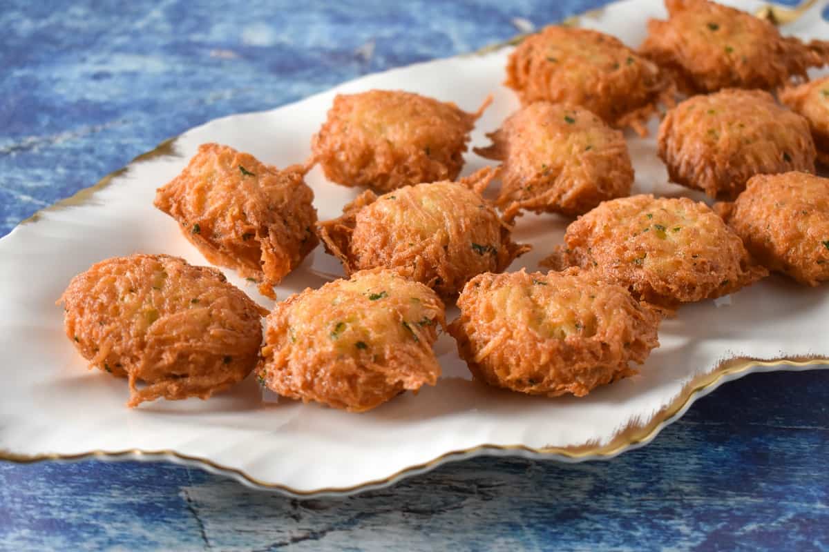 Frituras de Malanga (Malanga Fritters) - Cook2eatwell