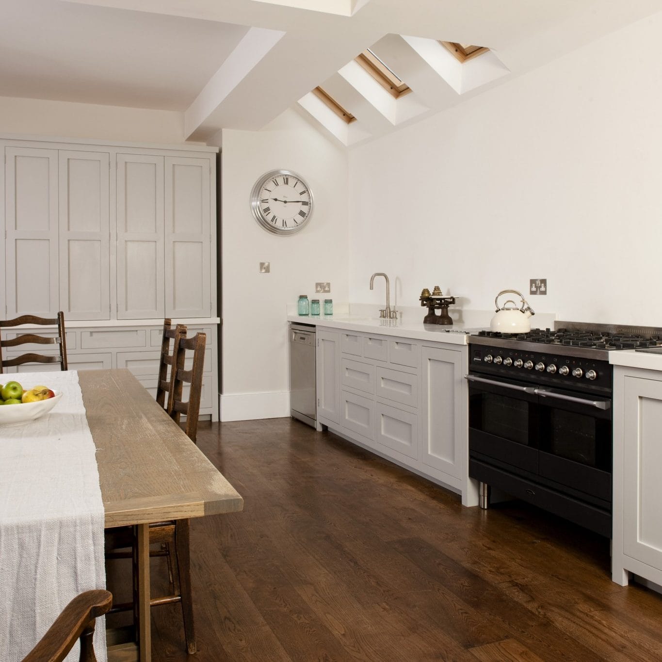 Putney, London Handleless Kitchen - Higham Furniture