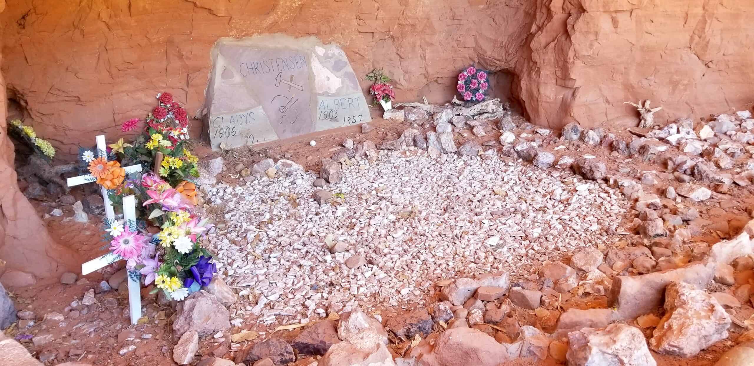 Hole in the Rock Utah - Is it Worth Seeing? + Tips for Visiting