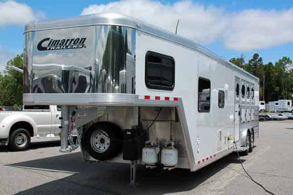 Fifth Wheel or Gooseneck? 6 Important Facts to Consider – GoDownsize.com