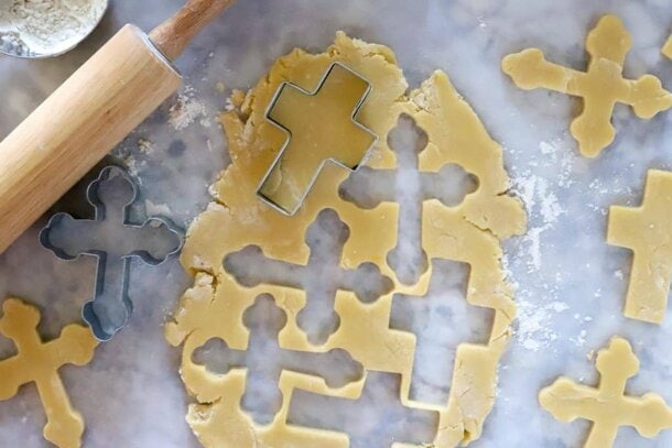 How to Make Cross Cookies {+Video}| A Baker's House