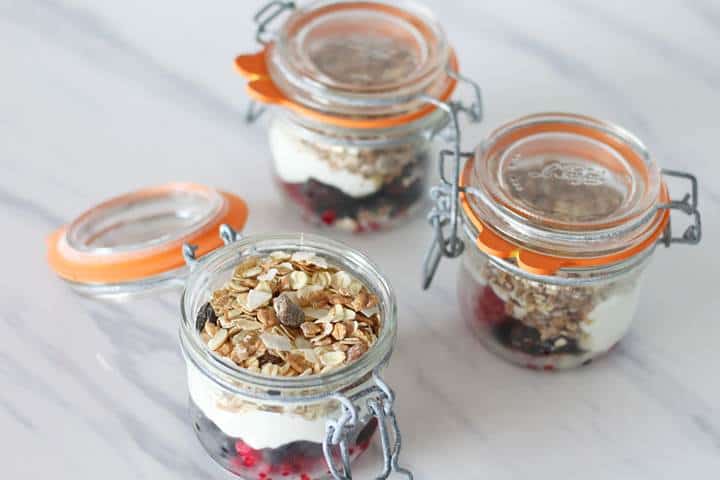 Healthy yoghurt fruit pots - healthy snack for a picnic or your packed ...