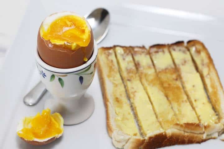 Dippy Eggs - the perfect soft boiled egg with soldiers