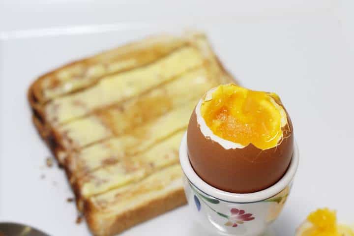 Dippy Eggs - the perfect soft boiled egg with soldiers