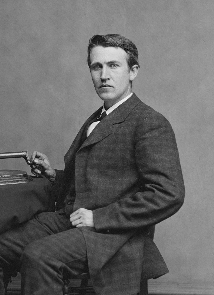 Biografía de Thomas Alva Édison creador de una bombilla duradera