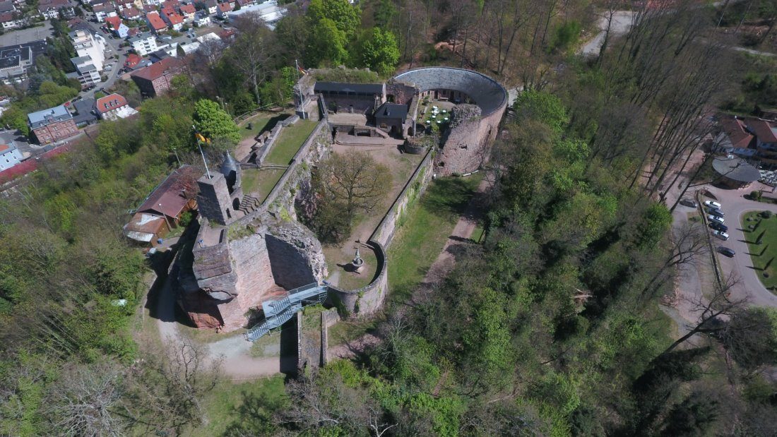 Bebilderte Baubeschreibung der Burg Nanstein
