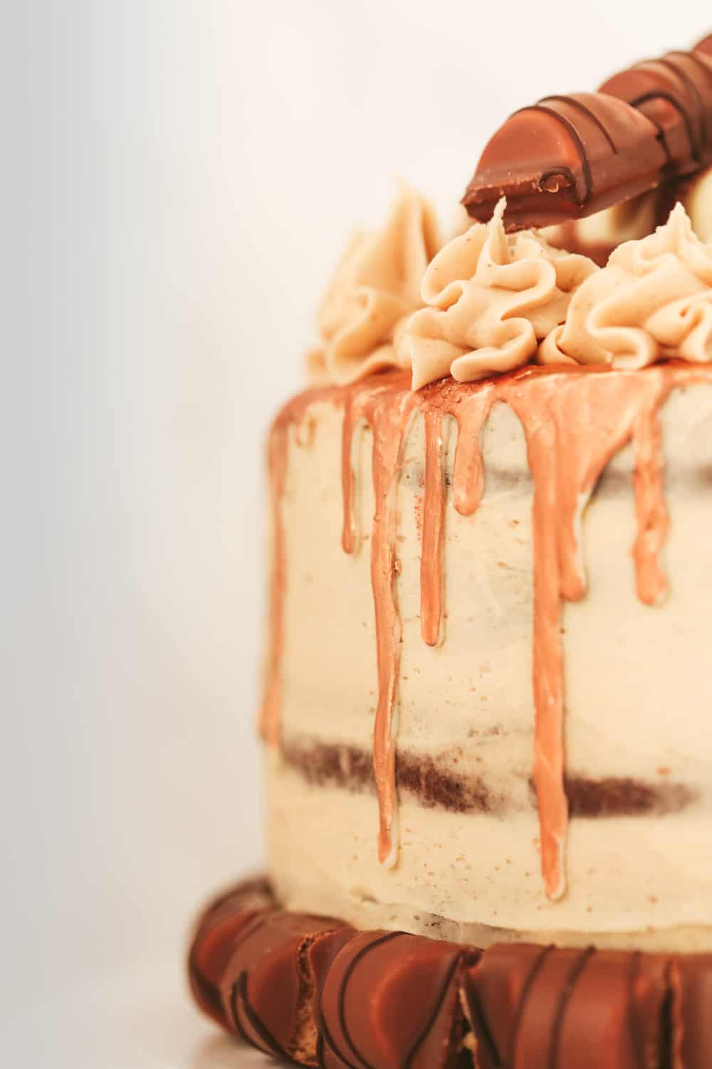 Kinder Bueno Cake with Gold Drip