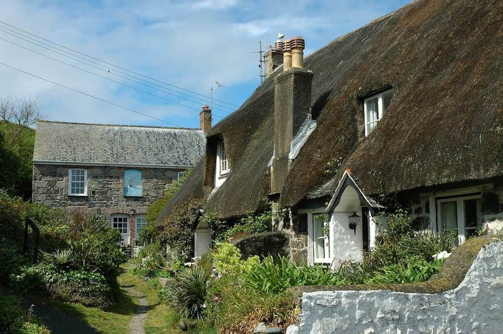 20 Gorgeous English Thatched Cottages