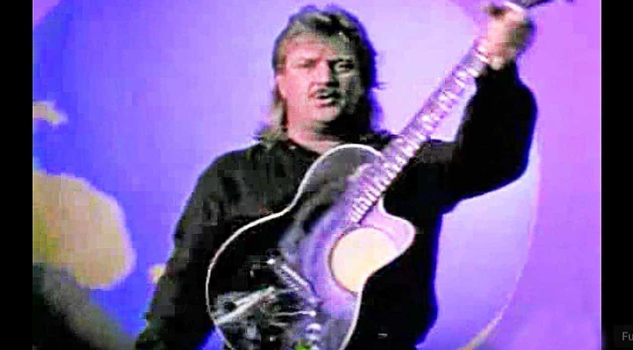 Joe Diffie Sports A Sweet Mullet During Intense Hit “Third Rock From ...