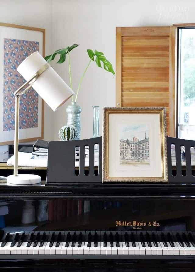 Easy Renter Friendly Decorating Ideas for Art | Up to Date Interiors