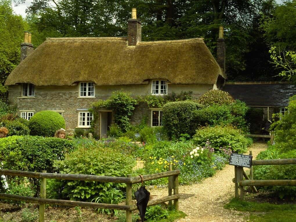 20 Gorgeous English Thatched Cottages