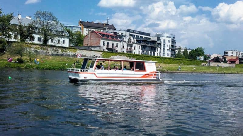 Rejs statkiem gondolą lub katamaranem po Wiśle w Krakowie | AQUA FUN