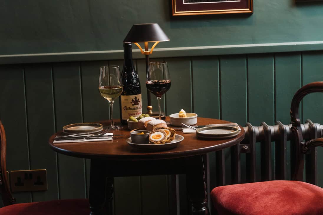 The Jolly Tanners Pub - Historic Pub in Staplefield