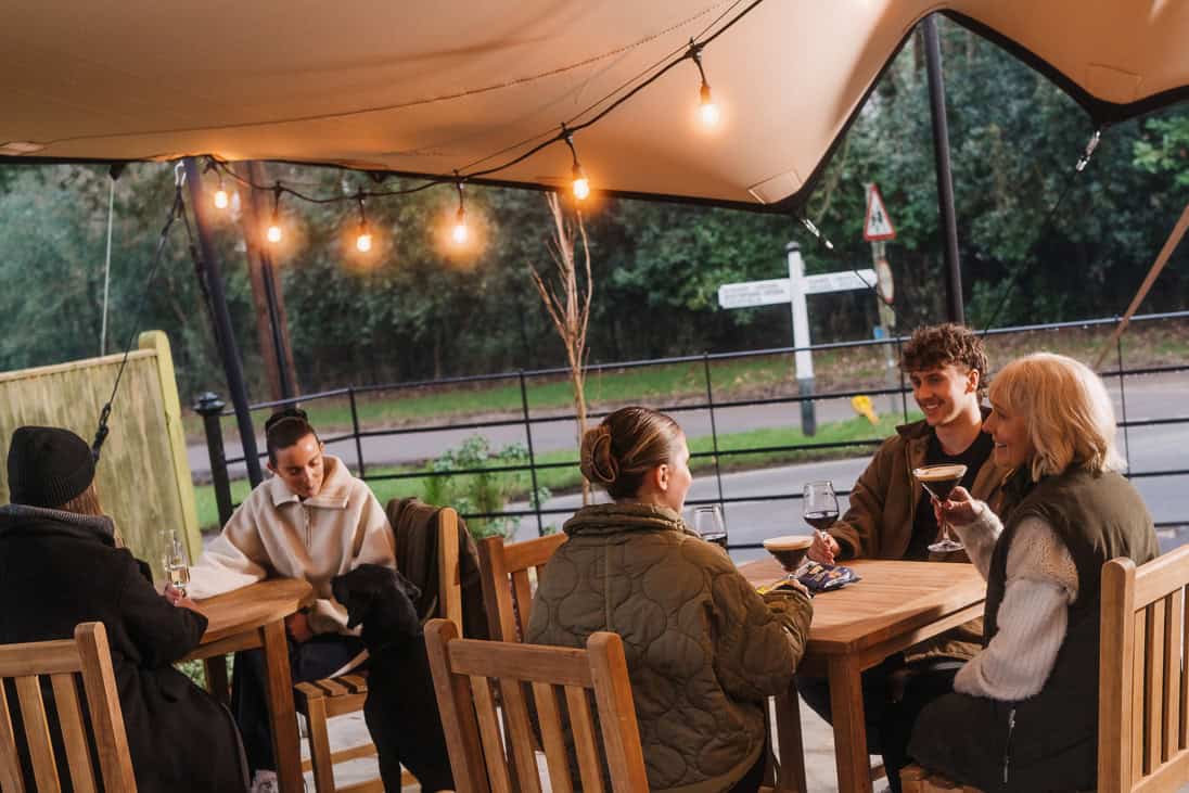 The Jolly Tanners Pub - Historic Pub in Staplefield