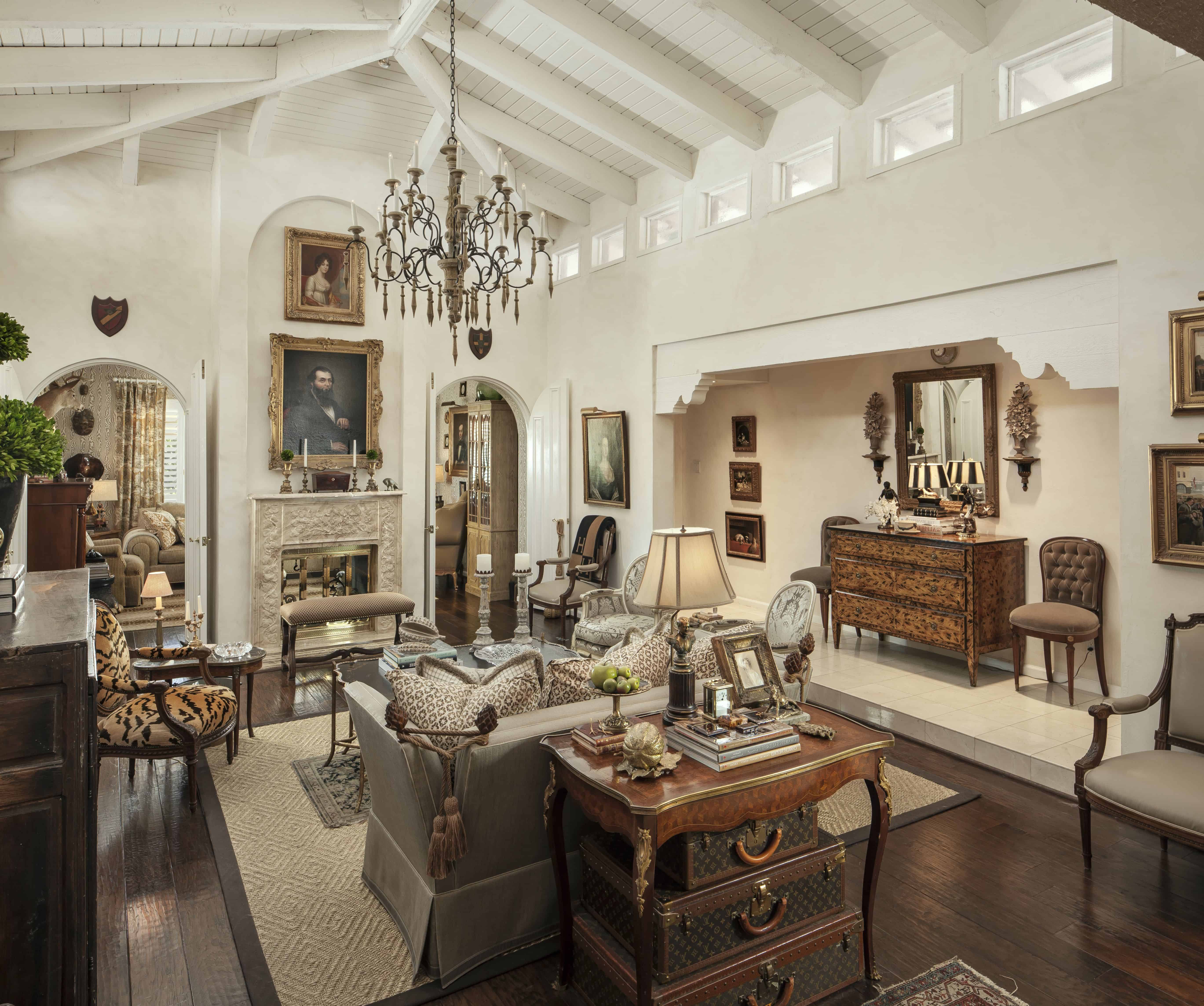 Living Room: French-Style Living Room Interior Decor (#1 of 15 Photos)