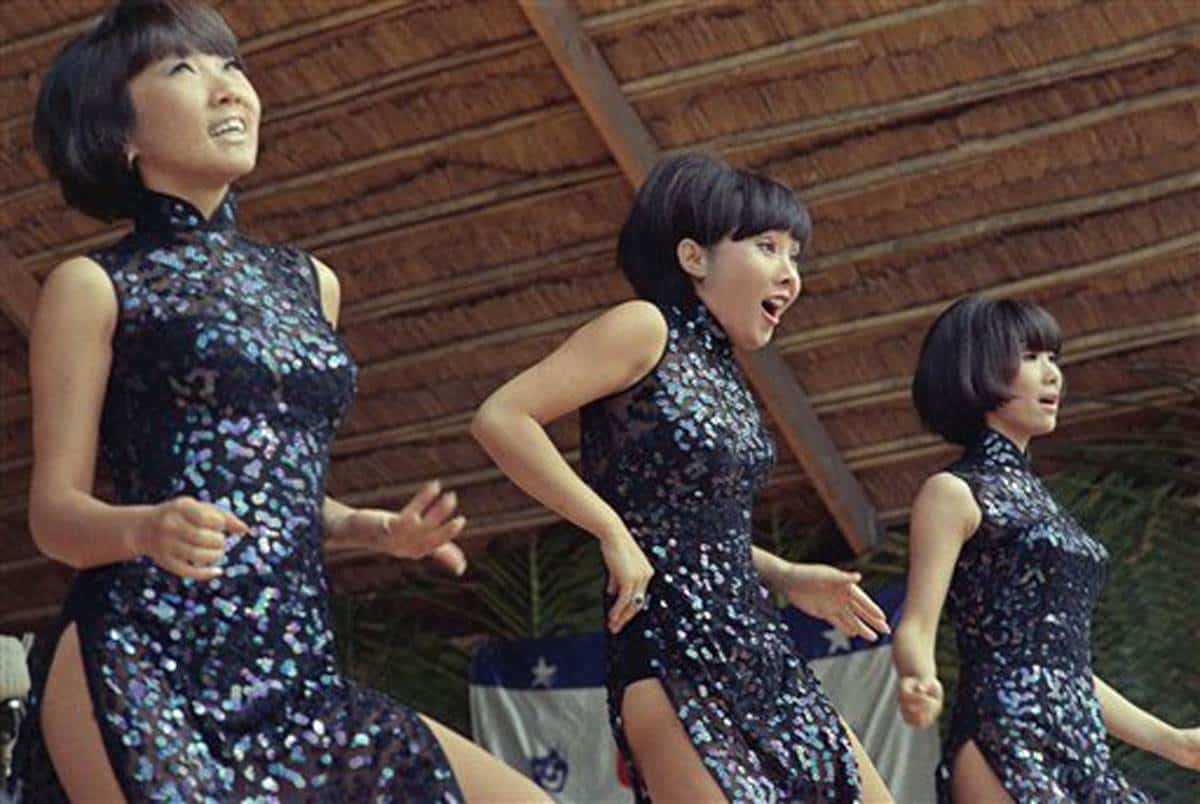 Chùm ảnh ban nhạc “Mèo con” khoe thân cực bạo ở Sài Gòn trong thời ...