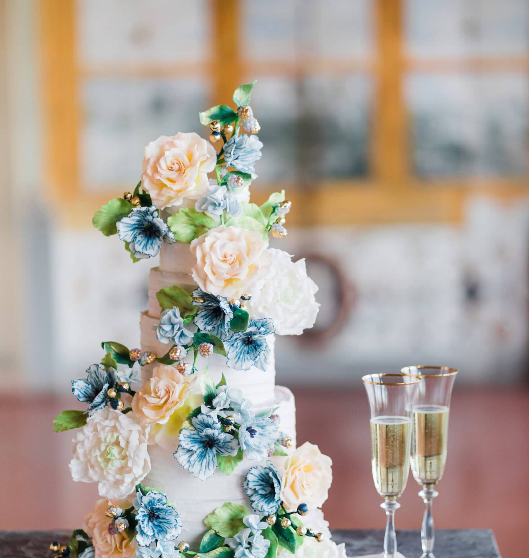 Understanding Custom Wedding Cake Costs: Key Pricing Factors