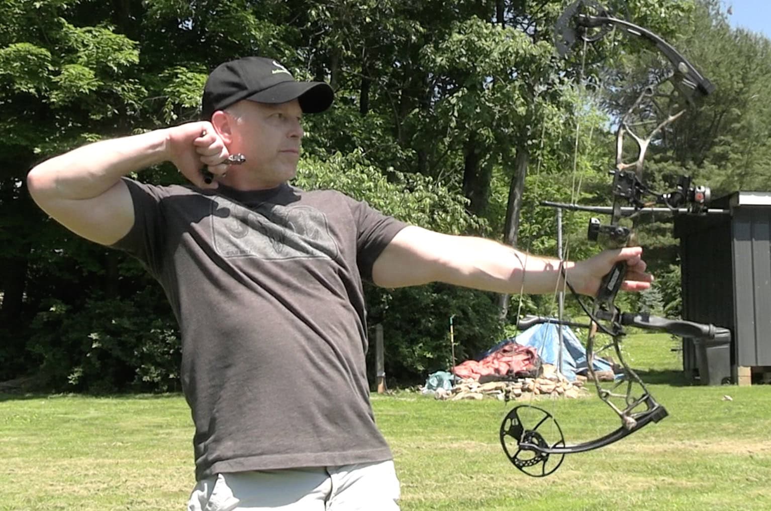 How to Shoot a Compound Bow: Beginner's Guide