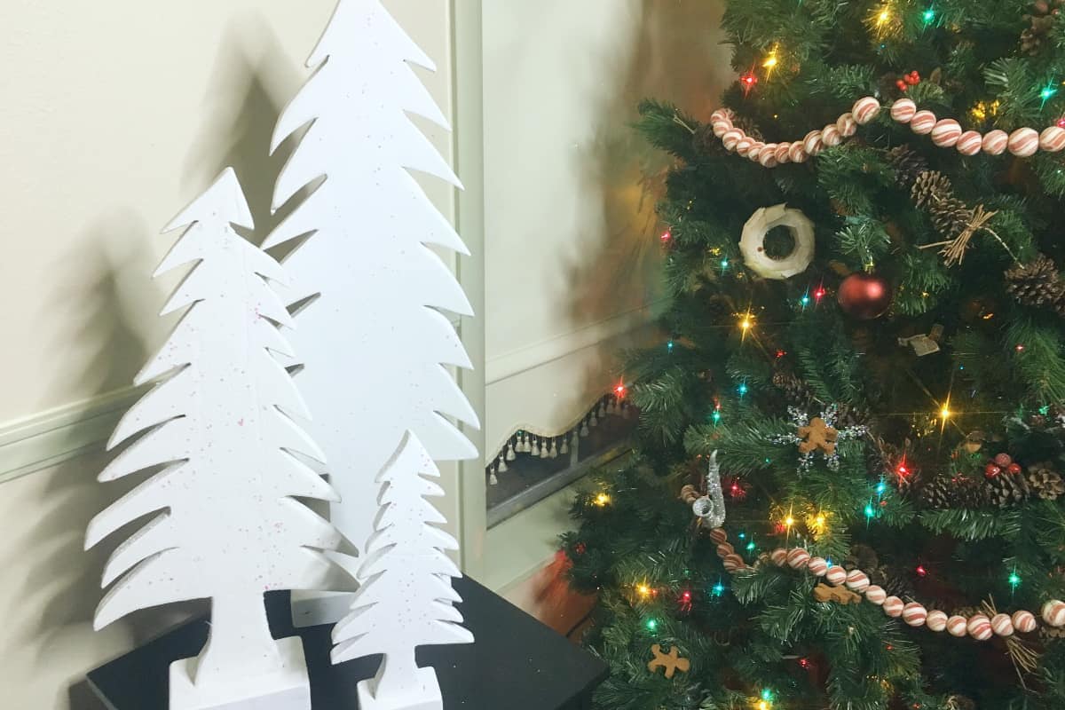 How to Make Simple Farmhouse Christmas Tree Decorations - Nerdy Mamma