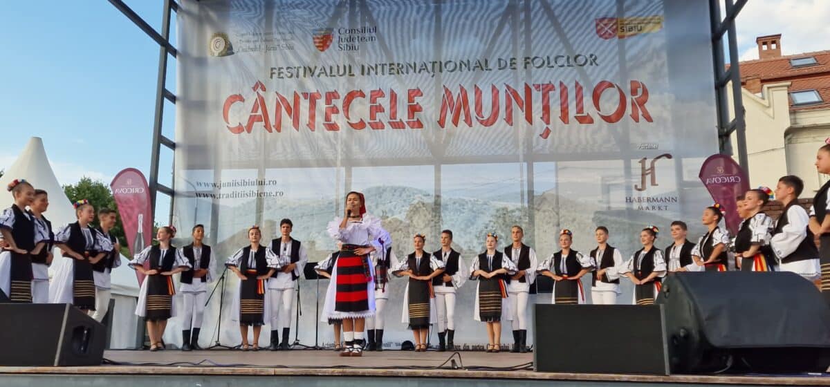 Premieră la "Cantecele Muntilor": Sute de copii talentati, din judet ...