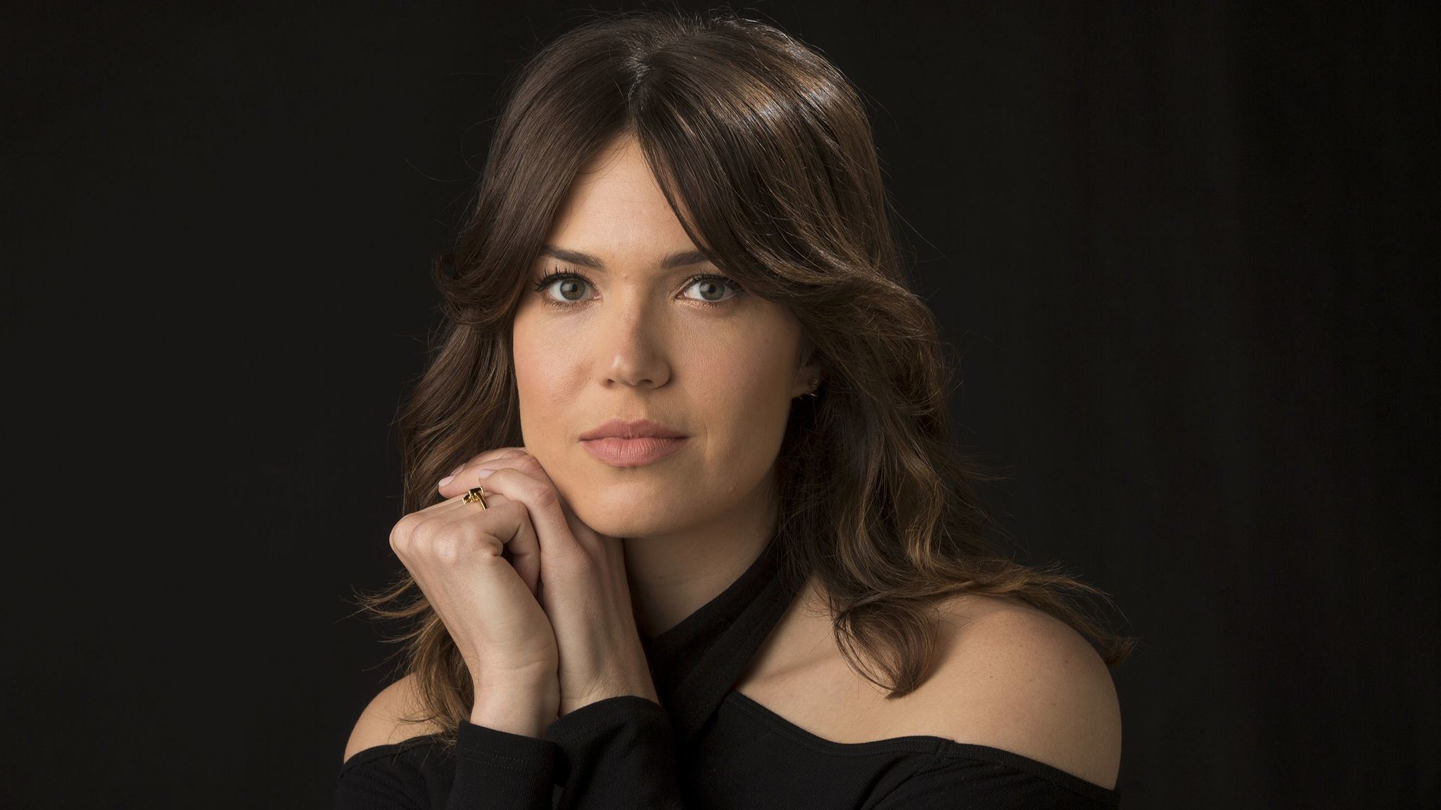 Mandy Moore Takes Cover Under Rihanna’s "Umbrella" - Slant Magazine