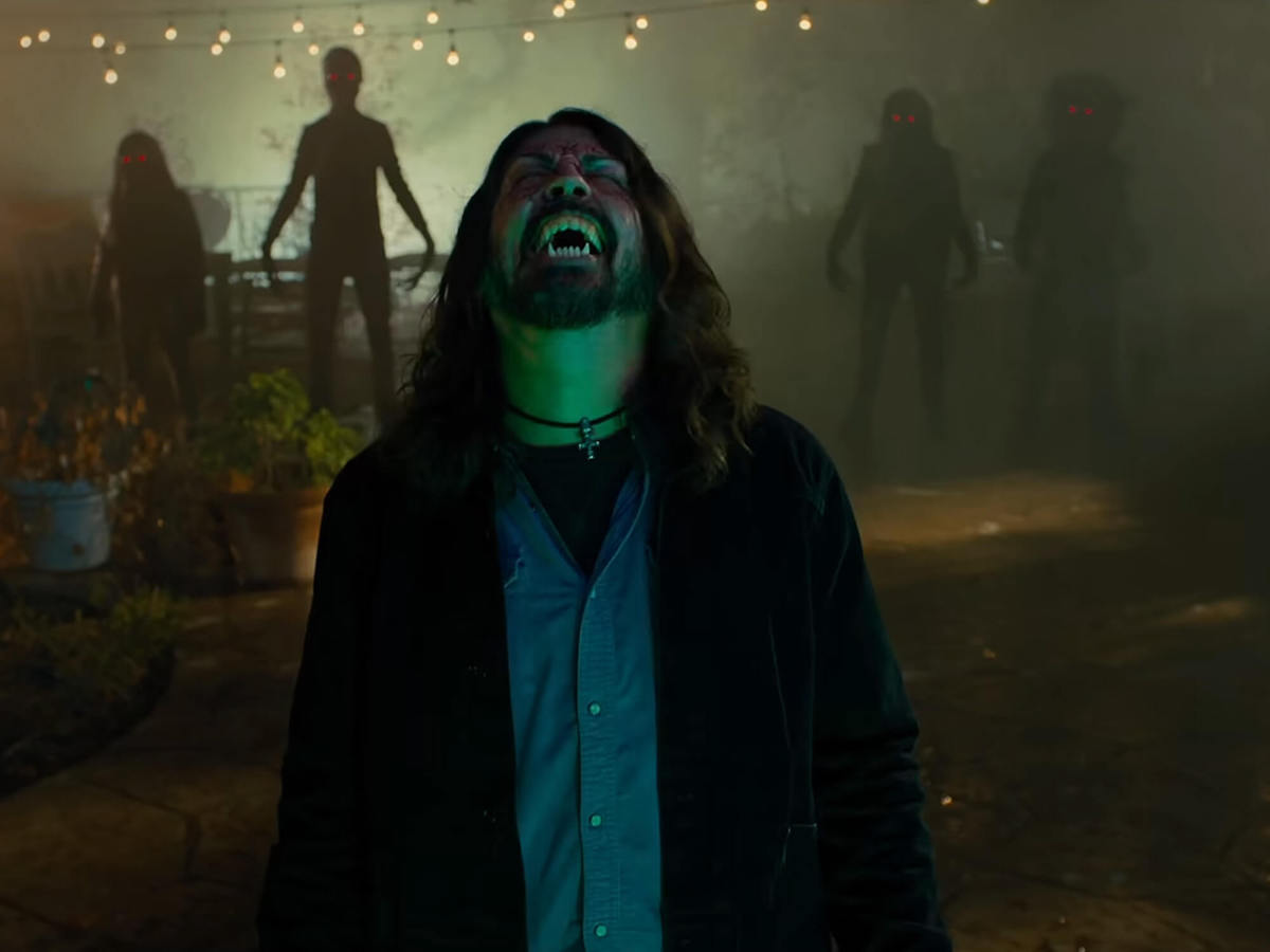 'Studio 666' Review: The Grohl Show