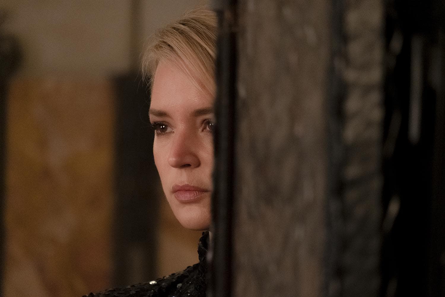 'Madeleine Collins' Review: A Devilish Throwback Thriller