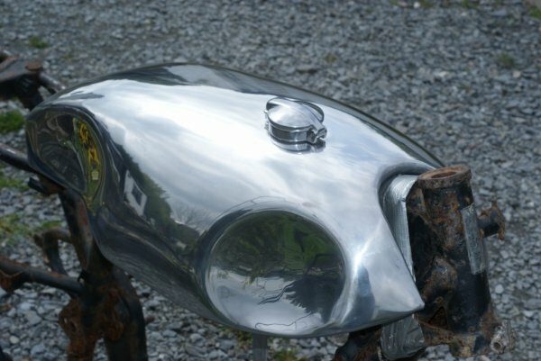 Adapted Lyta style short circuit (Sprint) Alloy Fuel Tank on Yamaha ...