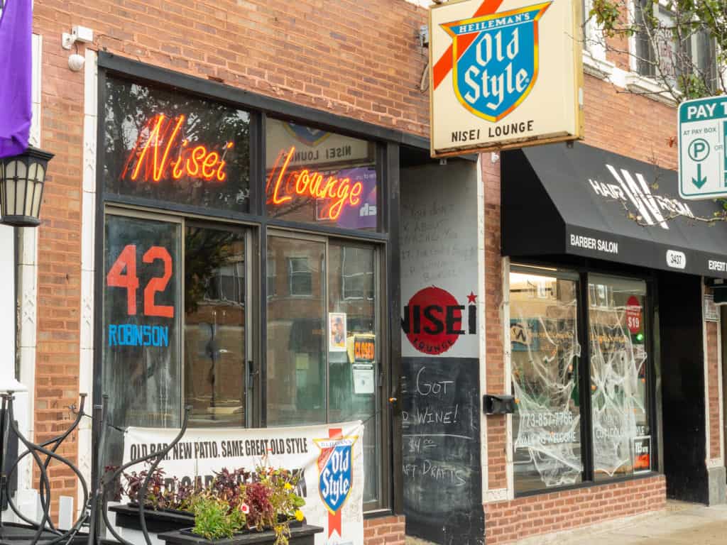 Chicago Neighborhood Bars You Must Visit - Chicago Traveler