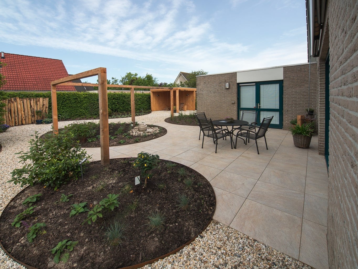 Een moderne en strakke mediterrane tuin | Booiman Tuinen