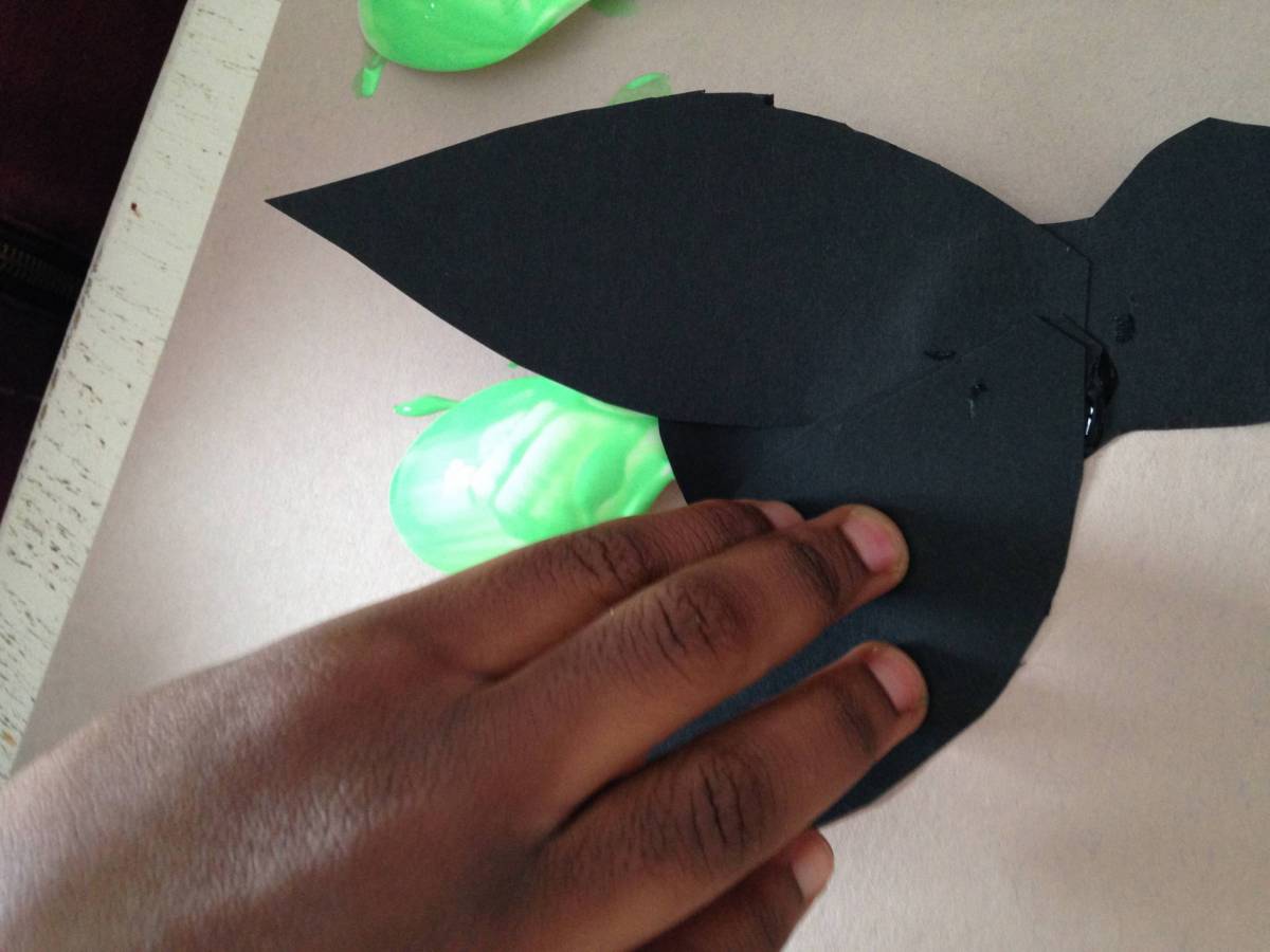 Easy Glow in the Dark Firefly: Green Kid Crafts