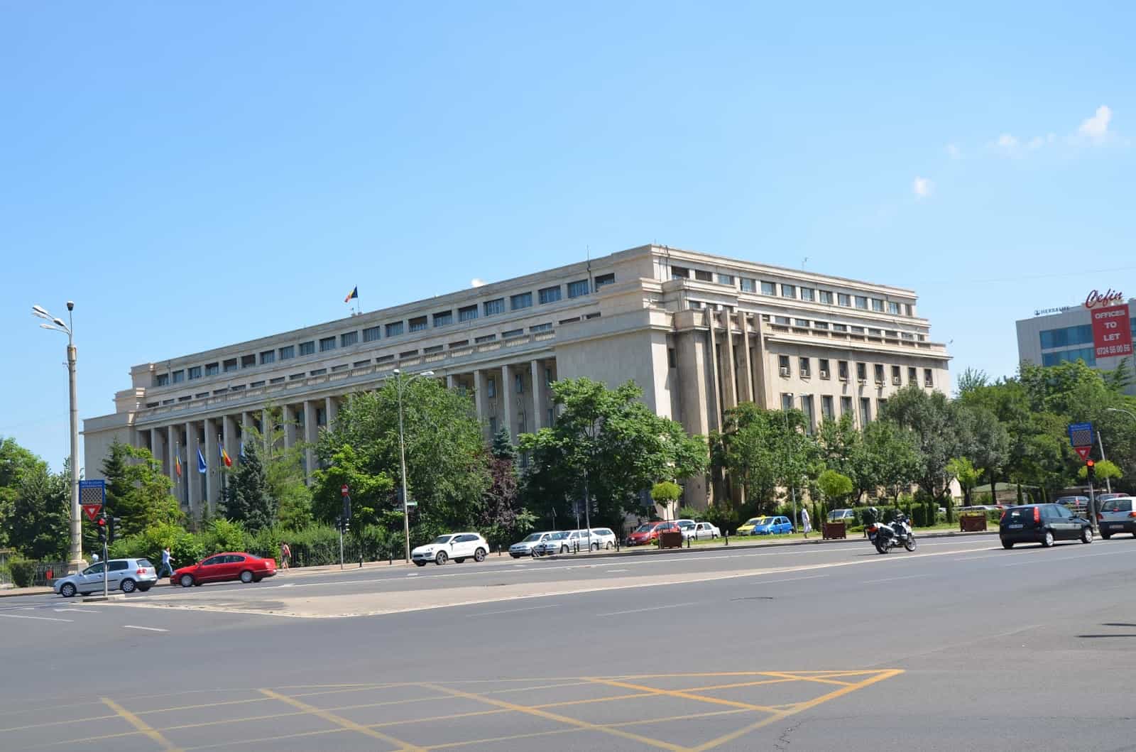 Bucharest: A Walk Up Victory Avenue (Romania) - Nomadic Niko