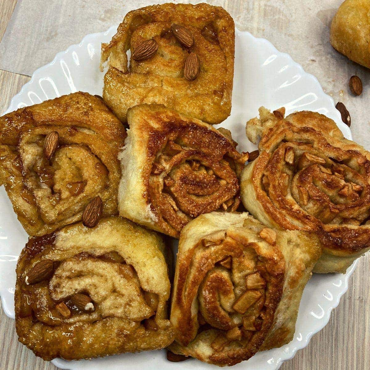 Jamie Oliver's Toffee Apple Cinnamon Buns (Vegan Recipe) - Veganiac