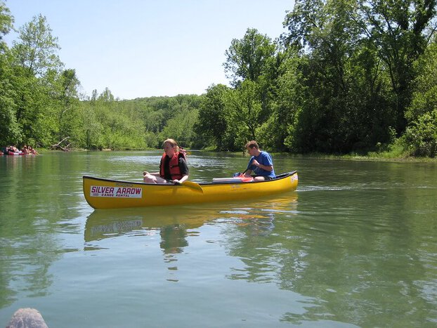 9 Best Places to go Kayaking in Missouri [LAKES & RIVERS]