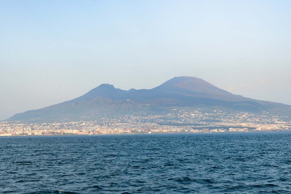 mount vesuvius right now