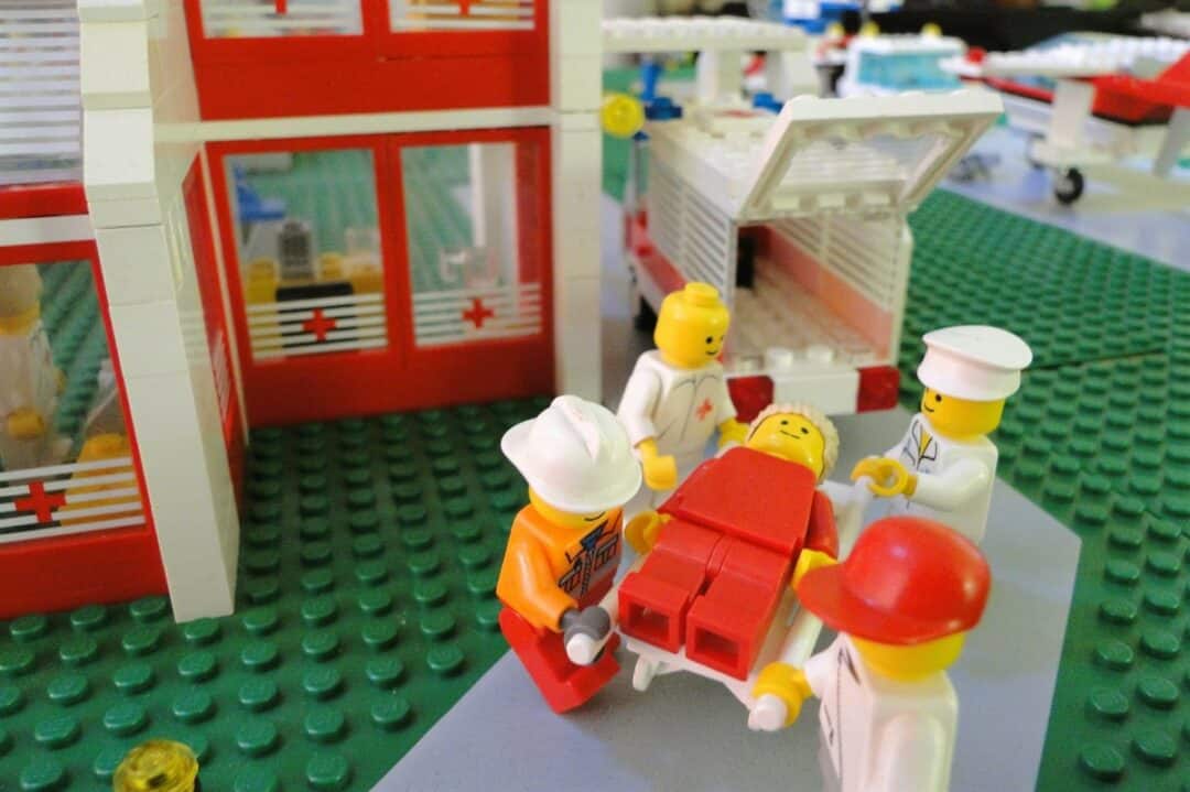 A Brief History of The LEGO Minifigure & The First LEGO Minifigures | 8 ...