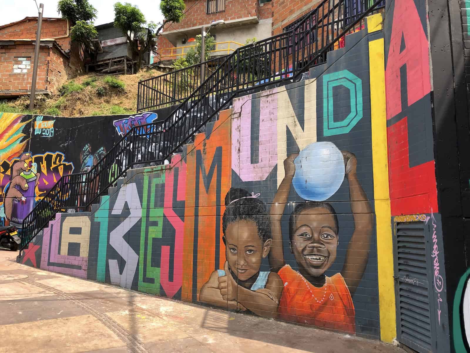 Comuna 13: Enjoying a Tour of the Most Brilliant Murals in Medellín
