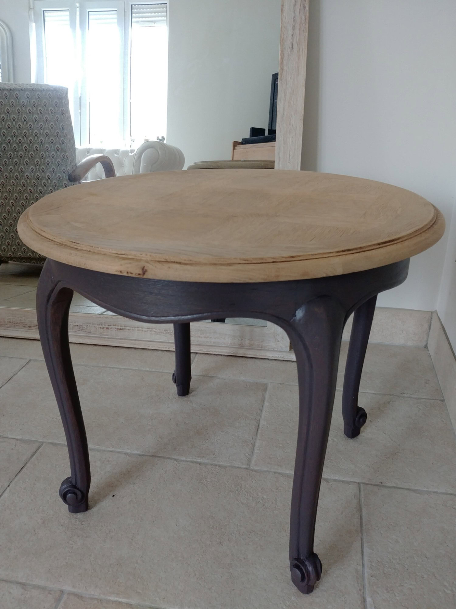Two Tone Round Coffee Table Makeover | Oh My Sander