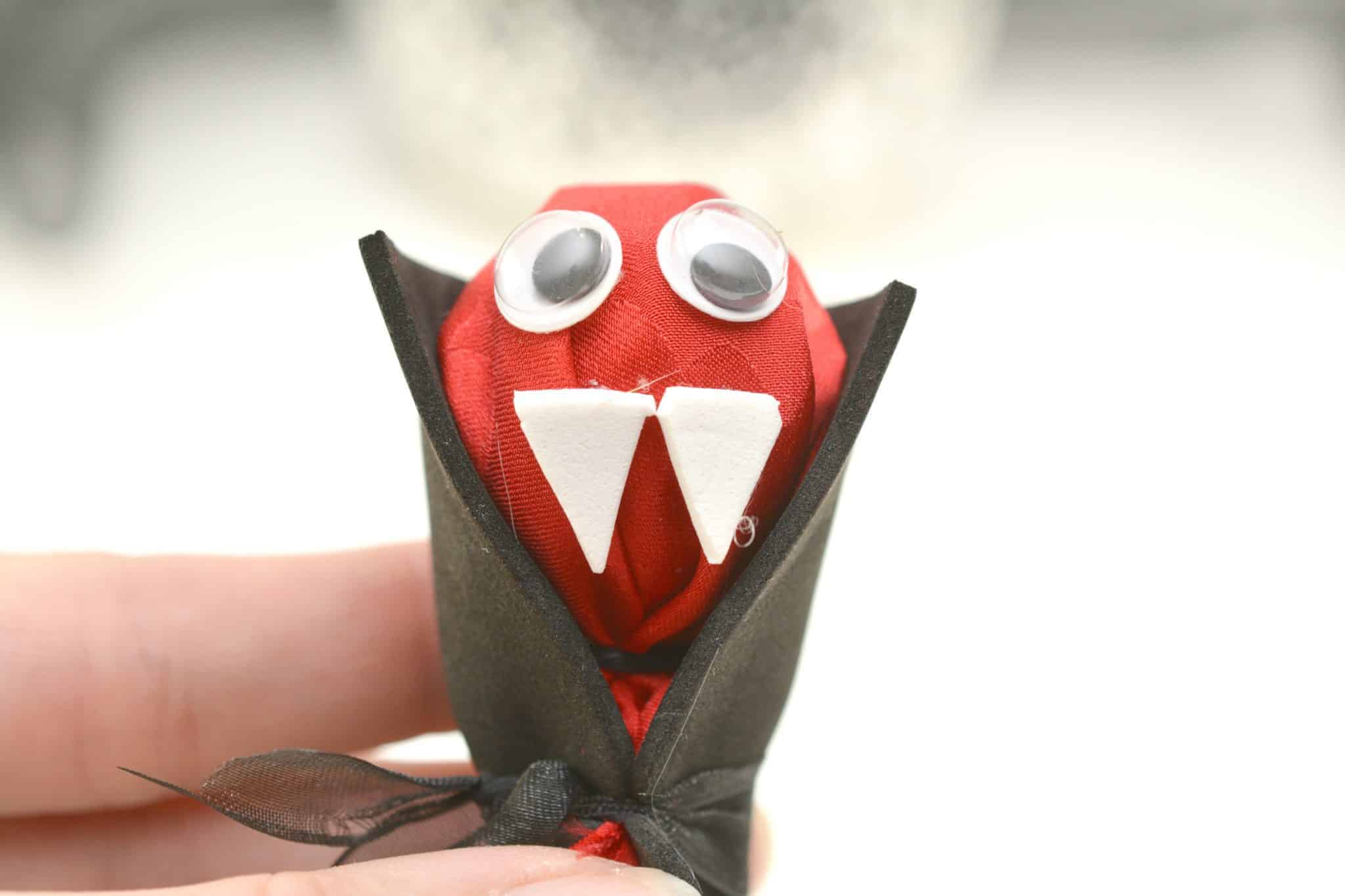 Vampire Lollipops Halloween Treats - The Inspiration Edit