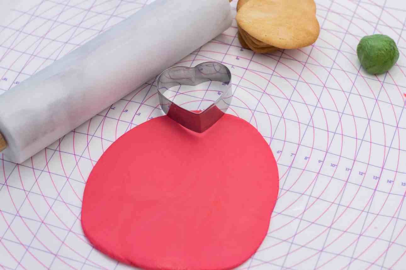 Super Cute Strawberry Cookies - The Inspiration Edit