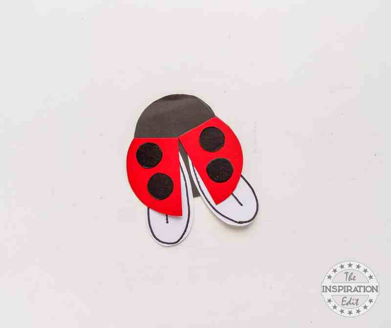 How to Make a Ladybug Corner Bookmark - The Inspiration Edit