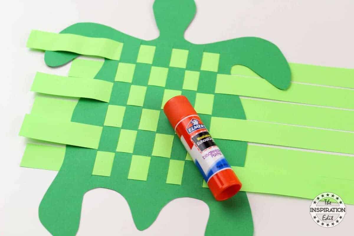 Preschool Paper Weave Ocean Sea Turtle Craft | The Inspiration Edit