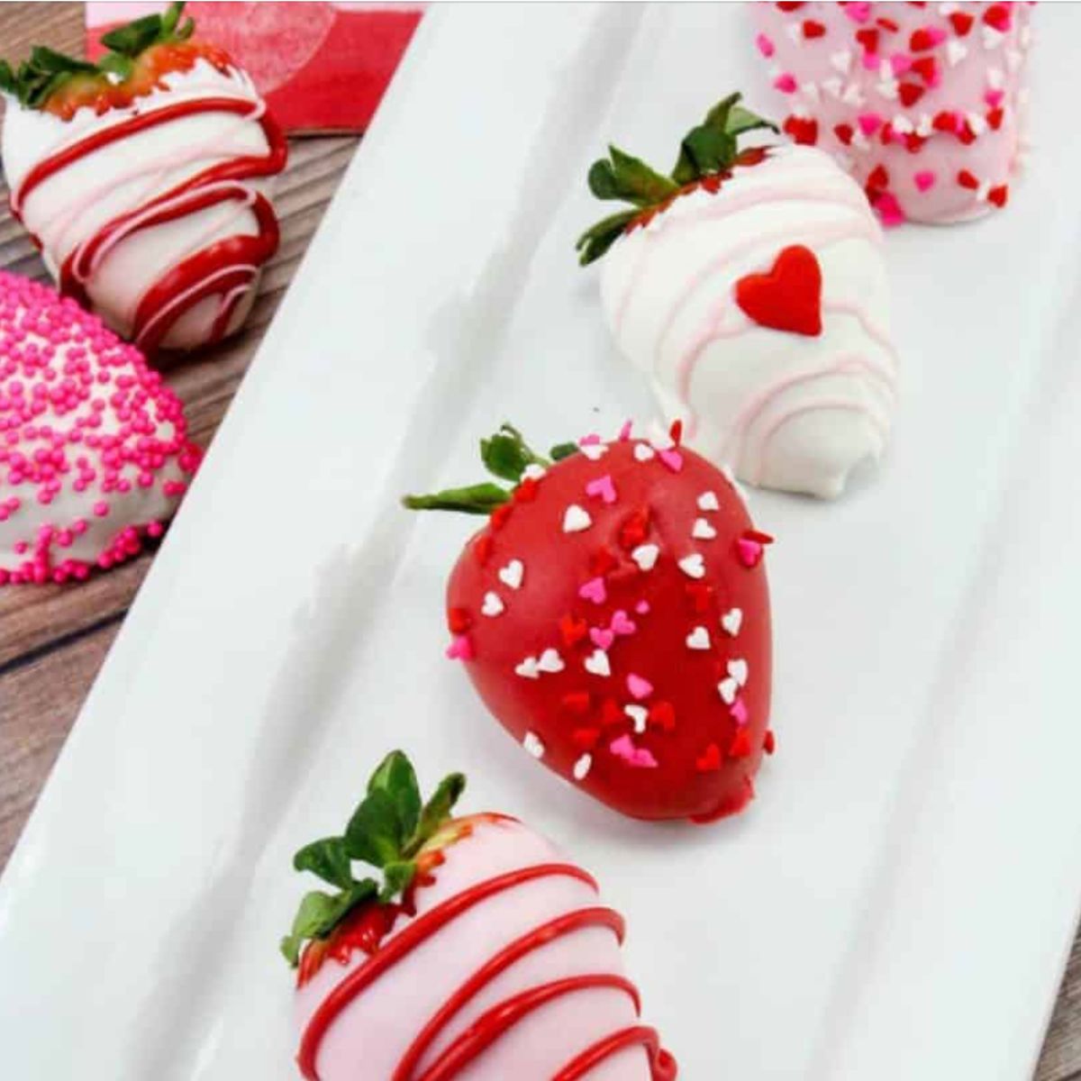 Valentines Day Chocolate Strawberries | The Inspiration Edit