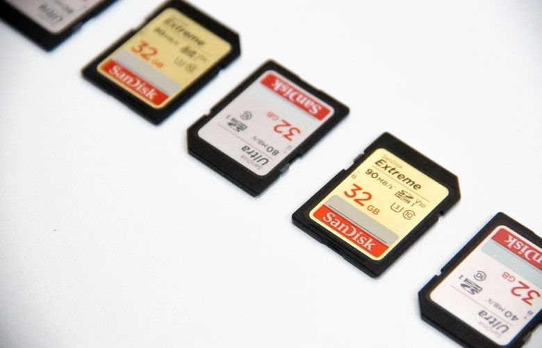 do sd cards use flash memory