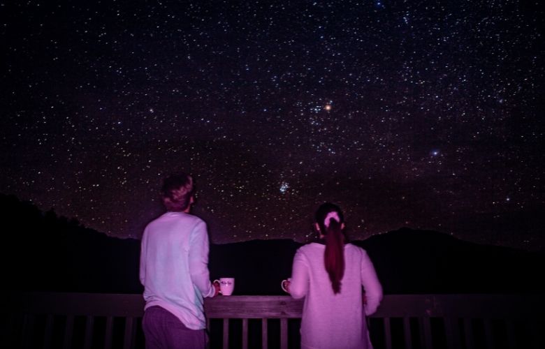 romantic stargazing date