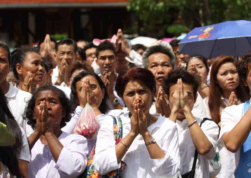 8 Unspoken Rules Of Greeting People In Different Cultures