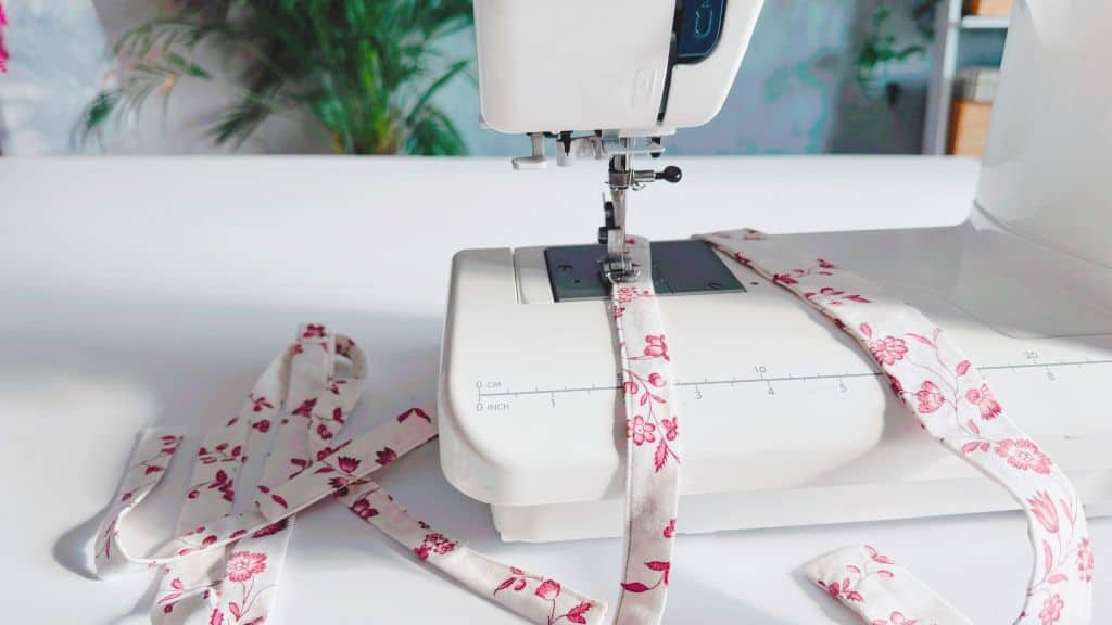 How to Sew Straps: 6 Easy Methods for Bags, Dresses & More - Sparrow ...